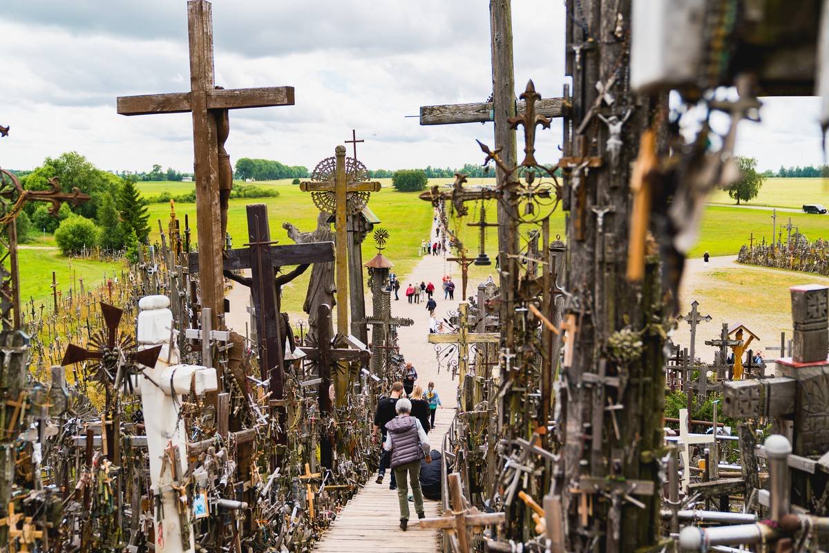 Hill of Crosses & Rundale Palace Tour from Riga